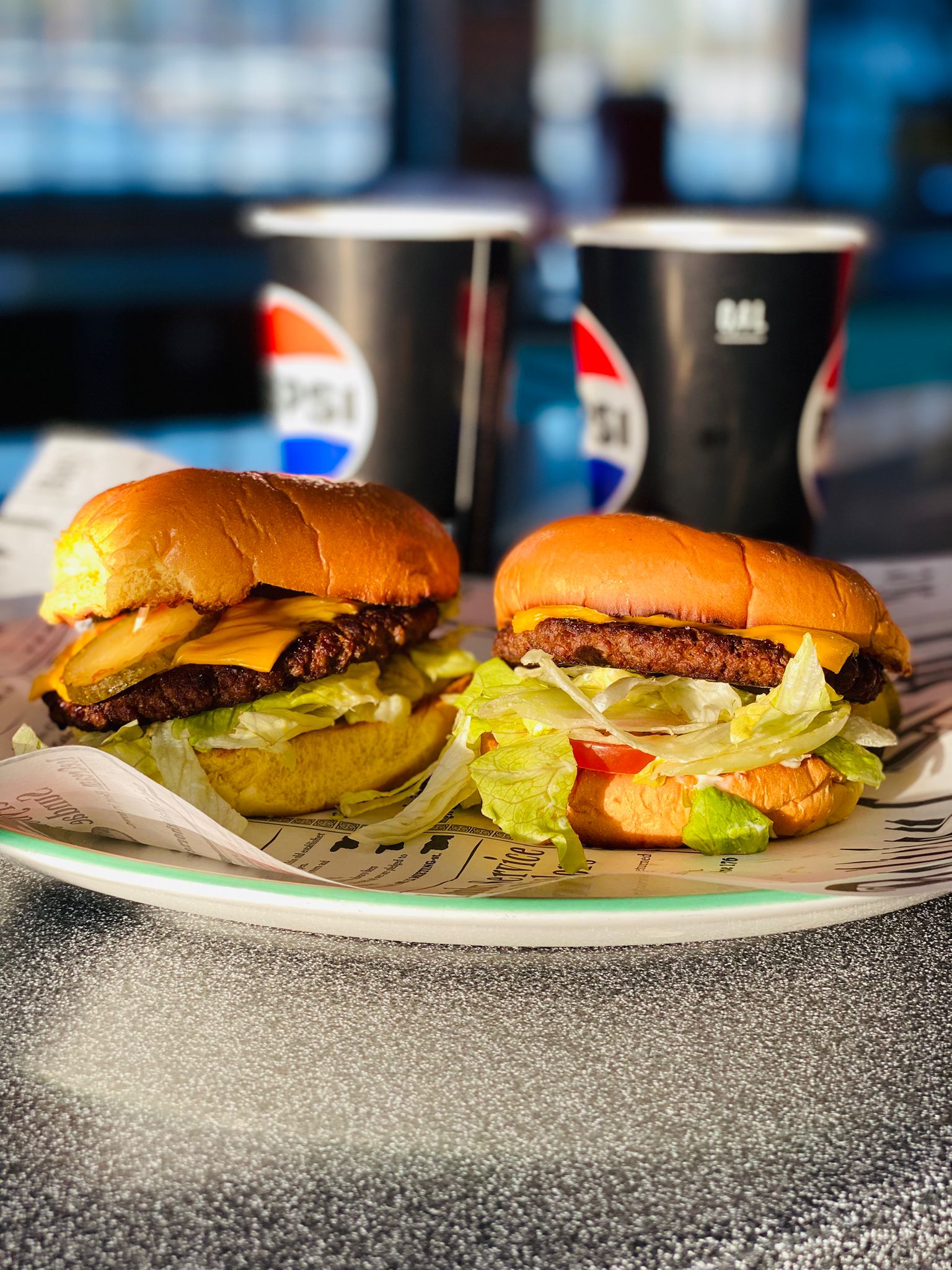 Rocket Burger Diner – Autenttinen 50-luvun diner-elämys Oulussa